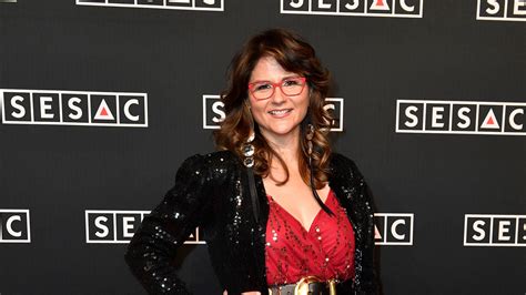 Cma Awards 2019 Jenee Fleenor First Woman To Win Musician Of The Year