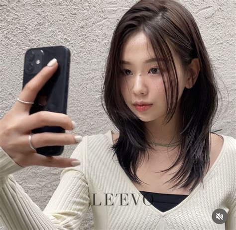 머리에 있는 Leejj님의 핀 미듐 헤어스타일 긴 머리 커트 헤어스타일
