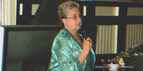 Suegros Se Burlan De La Mam Conserje Del Novio Hasta Que Ella Sube A La Tarima Para Felicitar A