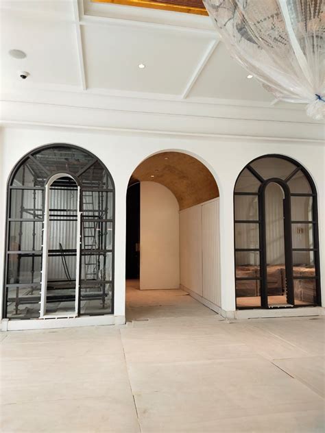 Jio Mall Bkc Ruby Metal