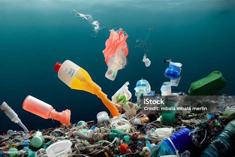 수중에 떠 다니는 플라스틱 쓰레기 바다에 대한 스톡 사진 및 기타 이미지 바다 플라스틱 환경 오염 Istock