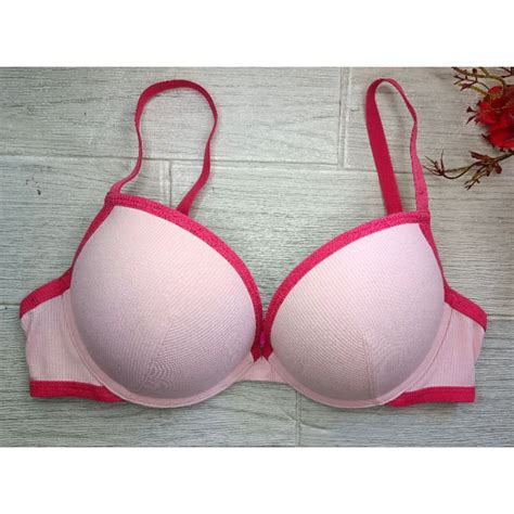 เสื้อชั้นใน Lasenza ไซส์ 36c 80c มือ2 มีโครง มีฟองน้ำดันทรงระดับกลาง สาย ยางและอะไหล่ตะขอ ยังคง