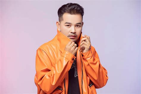 ពេជ្រ ថា ណា បង្ហាញ ផ្ទះ វីឡា ធំ ស្កឹមស្កៃ អម ជាមួយ ពាក្យពេចន៍ ទៅ កាន់ គូស្នេហ៍ យ៉ាង ចាក់ ដោត