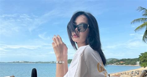 재벌 열애설 리사 크롭티 입고 한 줌 개미허리…비현실적 몸매