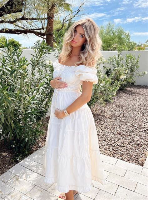 Allie Deberry Outfits Style And Looks K4 Fashion