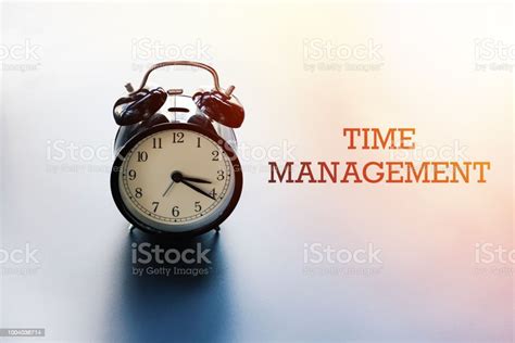시간 관리 직장 생활의 균형 개념 단어 시간 관리와 알람 시계 개념에 대한 스톡 사진 및 기타 이미지 개념 경영자 교육 Istock