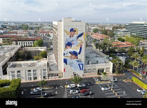 The Samurai Of The Diamond Mural By Robert Vargas Featuring Los Angeles