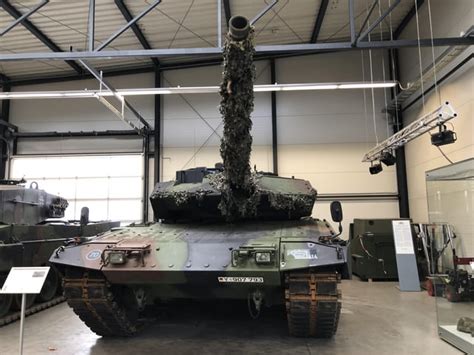 A Comparison Between A Leopard 2a4 And A Leopard 2sg R Warthunder