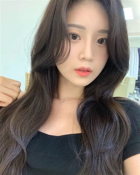 압구정미용실 하움 해인 Haum 롱기장 미디움기장 레이어드 C컬펌 디자인 모음 🤍 산뜻하고 가볍게 연출돼 꾸준히 사랑받는 스타일이랍니다 원하는 무드에 맞게 길이과