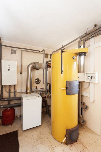 새로운 현대 고체 연료 보일 러 난방 전기 따뜻한 물 시스템 및 파이프와 국내 가정용 보일 러 룸 가정 생활에 대한 스톡 사진 및 기타 이미지 Istock