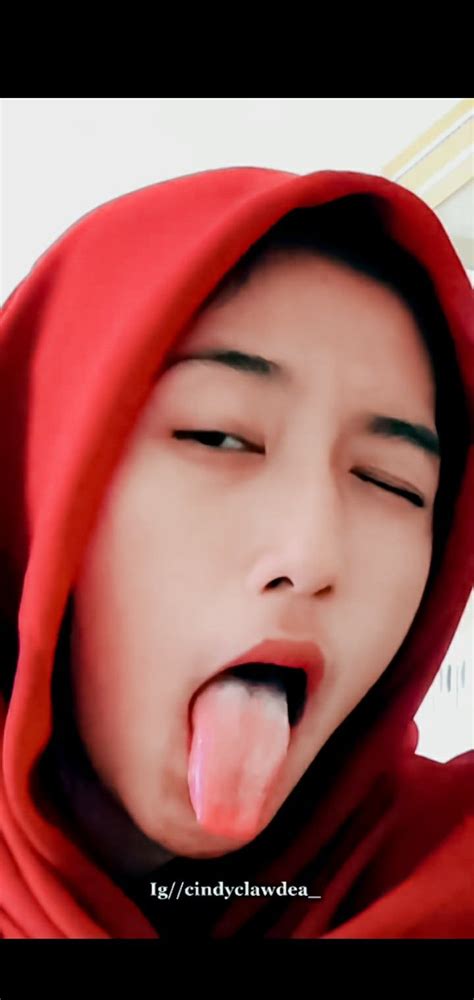 Keluarin Di Mulut Aja Yank Wajah Gadis Wanita Bergaya Gadis Berjilbab