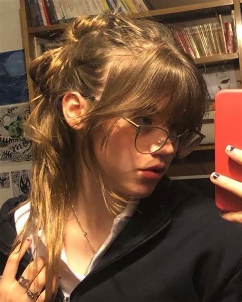 성수동미용실 온야드 장혜민 단발 태슬컷 단발웨이브펌 단발레이어드 ⠀ 수많은 컬러 중 제가 젤 애정하는 헤어 컬러 시나몬브라운 🤎 저채도의 투명감 있는 오묘한 컬러로