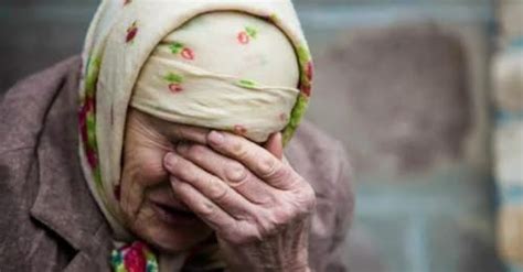 Когато излязохме от метрото видяхме майка ми да седи на пода и да плаче Съпругът ми и аз бяхме