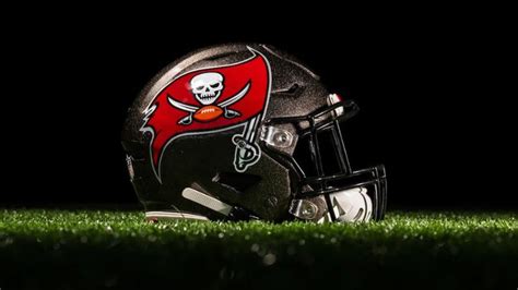 Tampa Bay Bucs Reveal New And Nostalgic Uniforms For 2020 Season Fox 13 Tampa Bay