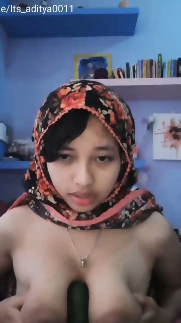 Hot Beautiful Desi Horny Muslim Girl Nude Show With Cucumber Show Gurl
