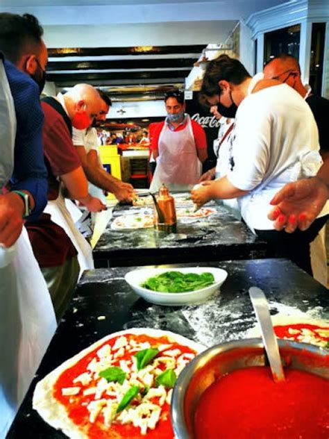 나폴리 전통 레스토랑에서 피자 만들기 강습 Kkday