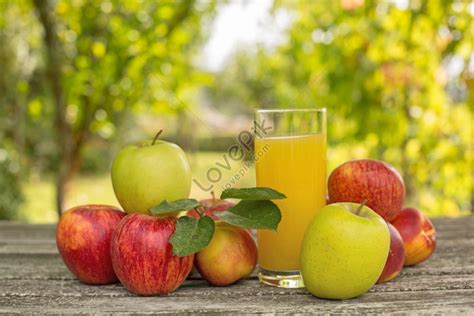 나무 테이블에 과일과 복숭아 주스 사진 사진 무료 다운로드 Lovepik