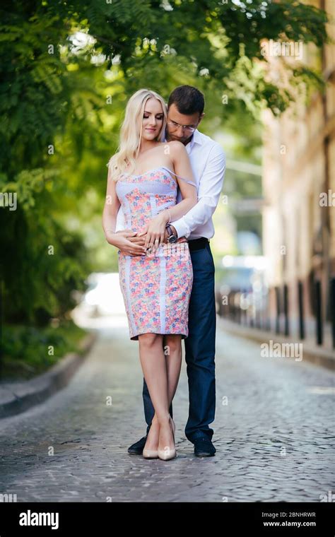 Hiệu ứng đẹp Mắt Với Background Image Height Full để Làm đẹp Trang Web