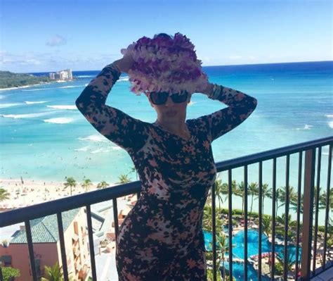 ასე ისვენებს გოჩა ჩერტკოევი ჰავაიზე ცოლთან ერთად