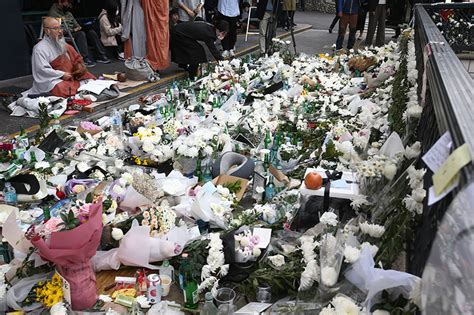 이태원 추모공간 찾아 헌화하는 시민 민중의소리