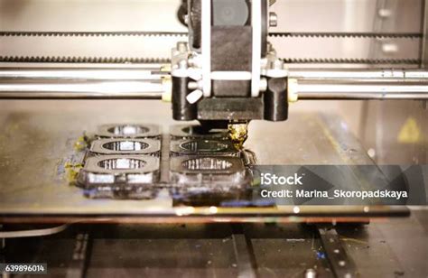 거울 반사 표면 클로즈업에 회색 물체를 인쇄하는 프린터 3차원 인쇄에 대한 스톡 사진 및 기타 이미지 3차원 인쇄 3차원