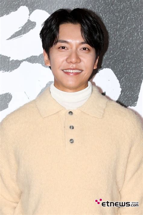 [포토] 이승기 행복한 아빠 미소 전자신문