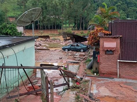 Mulher é Picada Por Jararaca Após Ser Arrastada Por Enxurrada Em Mg