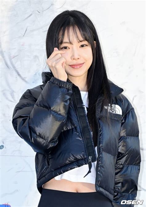 Son Naeun gây sốc với sự thay đổi mạnh mẽ về ngoại hình Cô ấy đã lãng