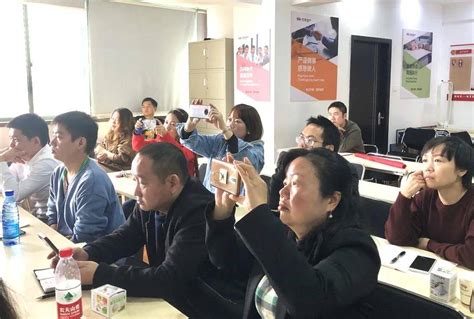 成邦优居商学院S卡派发ing各位精英请就位 搜狐大视野 搜狐新闻