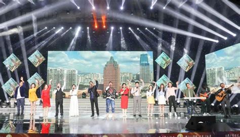 879 头条 集体出镜今天我们把C位留给自己 演出