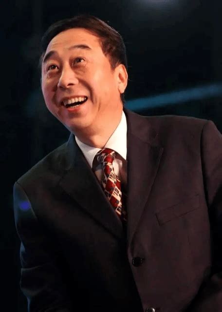 《李焕英》成就贾玲导演之梦，探秘贾玲成功的背后：姐姐和三个男人的爱冯巩