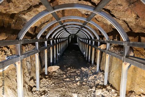 Poster 교량 H2o 나이든 밀 나무 건축 네이처 나무로 되는 건물 밀다 강 경관 공원 나무 Home 길거리 건설 뜰 경