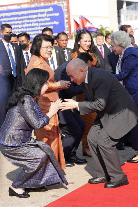 ព្រះមហាក្សត្រ និងសម្តេចម៉ែ បានយាងចាកចេញពីរាជធានីភ្នំពេញ ឆ្ពោះទៅកាន់ទីក្រុងប៉េកាំង