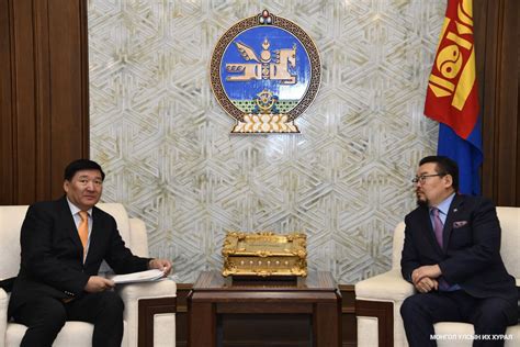 Эрүүл мэндийн сайд С Чинзориг хуулийн төслүүд өргөн мэдүүллээ