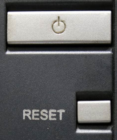 你的电脑多久没有按过RESET了即将消失的RESET键