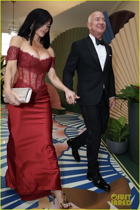 Jeff Bezos And Lauren Sanchez Arrive Hand In Hand For White House Dinner
