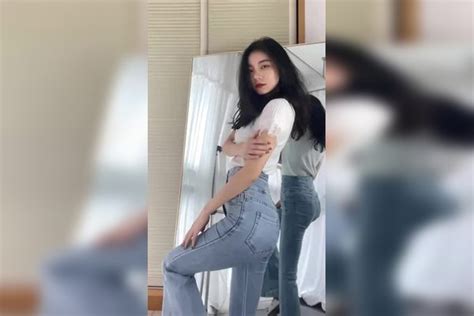 宝你今天终于主动给我打电话了你说你有女朋友了那我明天多给你买一份早饭你女朋友那份放辣椒吗