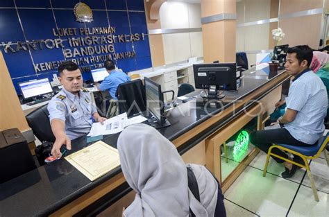 Solicitante De Pasaporte 2018 Antara Foto