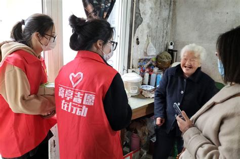 艾香情意浓——石油化工学院开展“送春味”敬老爱老志愿者活动 浙江国际海运职业技术学院