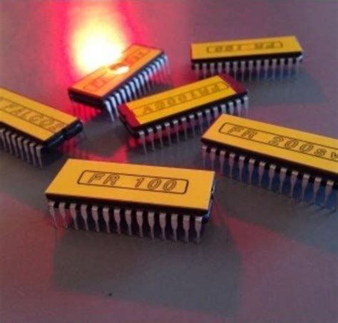 Caratteristiche E Differenze Tra Prom Eprom Eeprom E Flash Rom In Informatica Informatica E