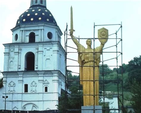 Київ у 1970 х роках історичні фото монумент Батьківщина мати в Києві Oboz Ua