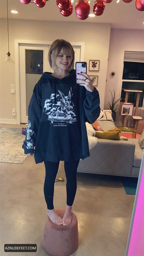 Peachjars Feet Aznudefeet