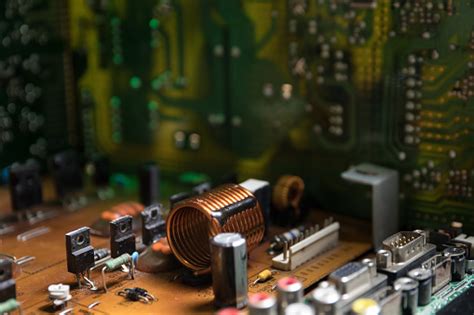 전자 마이크로 회로의 양식에 일치시키는 사진 마이크로 회로 연락처 전자 제품 마더 보드 검은 색 배경 전자 기기의 매크로 사진 Cpu에 대한 스톡 사진 및 기타 이미지