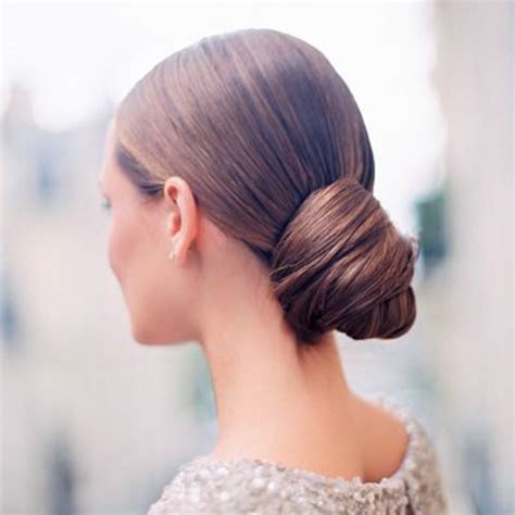 The Best Wedding Hair Tips For Wearing A Chignon