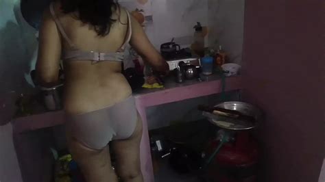 하드코어 섹스를 위해 남편 친구를 유혹하는 발정난 인도 바비 xHamster