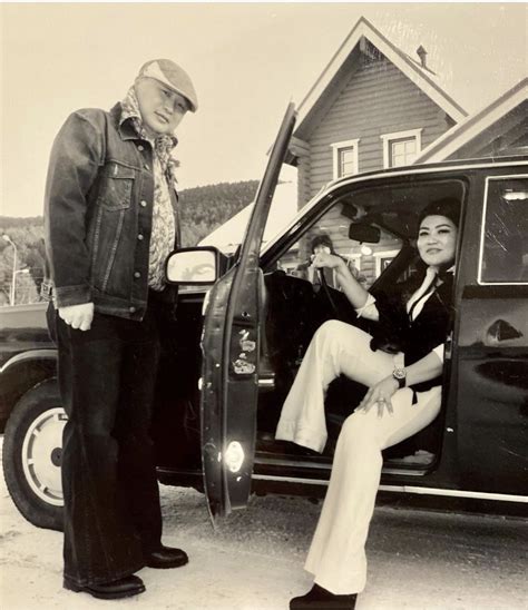 Б Хурцын гэргий Ү Сарнай найзуудтайгаа “Улаан булан” гаа эргэв ТАС МН