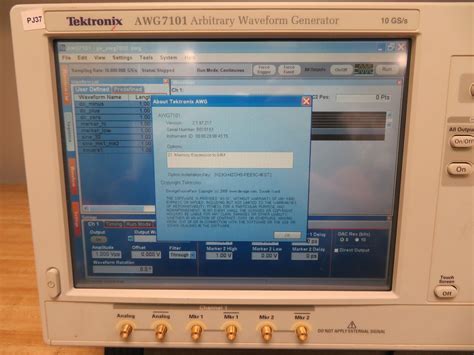 Tektronix Awg 7101 Arbitrary Waveform Generator Pj37 Bullseye Calibration