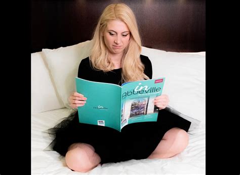 Laura Laune Revient Avec Son Humour Sur Son Spectacle Au Théâtre D