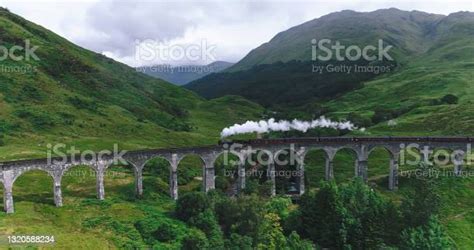글렌피난 육교 스코틀랜드와 야코비테 증기 열차의 공중 보기 포트 윌리엄에 대한 스톡 사진 및 기타 이미지 포트 윌리엄 스코틀랜드 기차 Istock