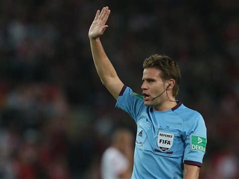 Champions League News Brych Nach Phantomtor Souverän Messi Rettet